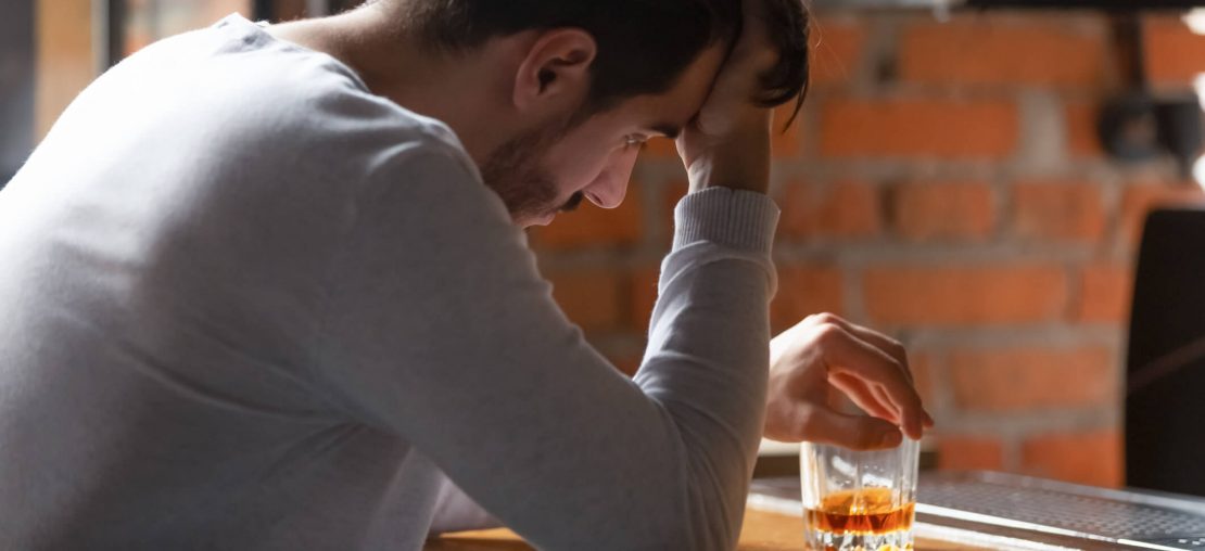 Tudo que você precisa saber sobre alcoolismo e seu tratamento - Blog da ...