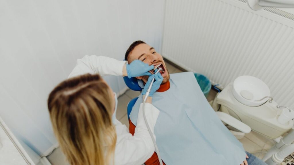 Saiba como surge o tártaro e quais as formas de preveni-lo