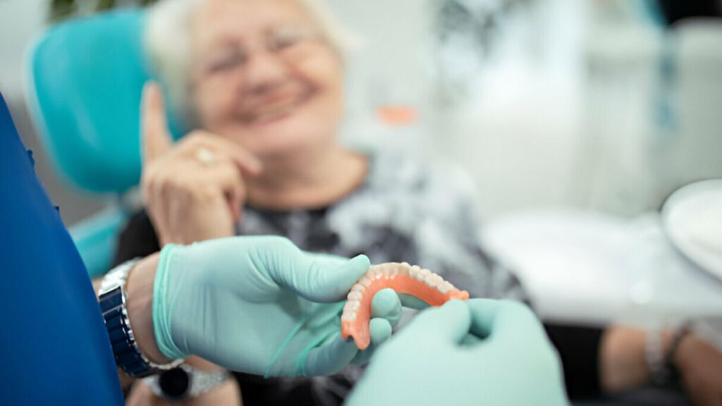 Prótese Dentária de Silicone: o que você precisa saber!
