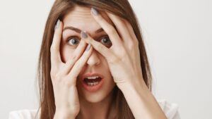 Olho tremendo: confira as possíveis causas!