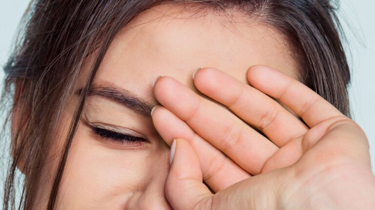 Olho tremendo: confira as possíveis causas!