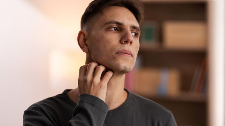 Entenda o que pode ser íngua no pescoço! - Blog AmorSaúde