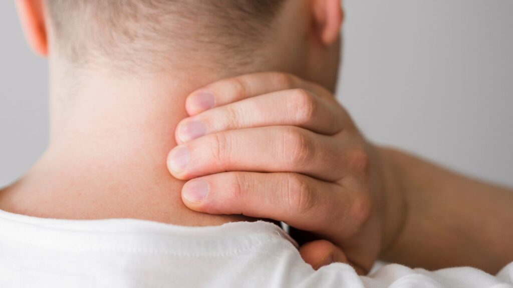 Íngua no pescoço: causas, sintomas, diagnóstico e tratamento